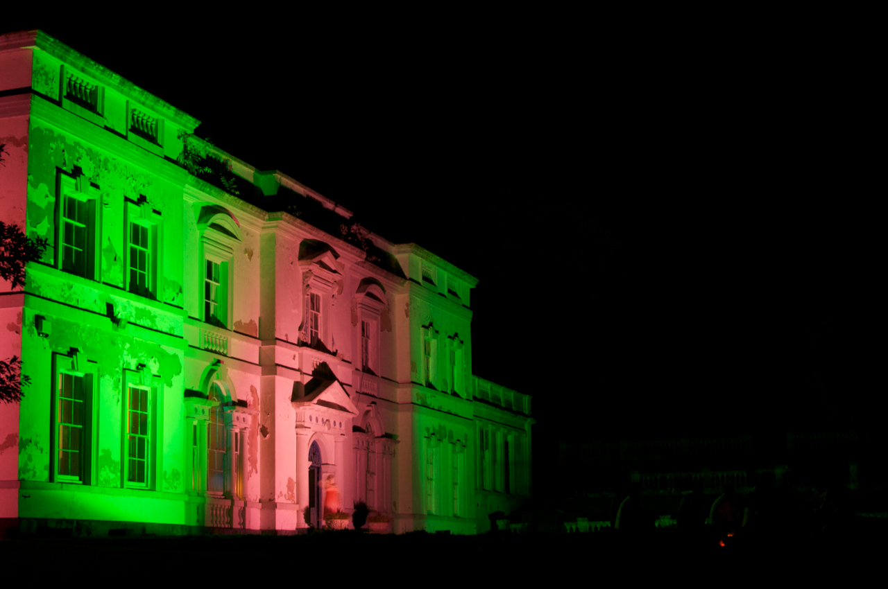 lupton-house-wedding-building-glow-wash-lighting - Bailes + Light